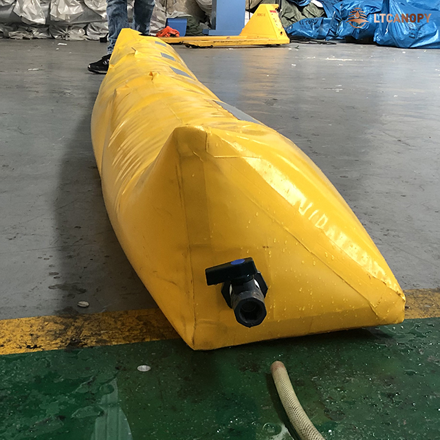 Flood Prevention Tube Water Filled Flood Control Barrier Inflatable ...